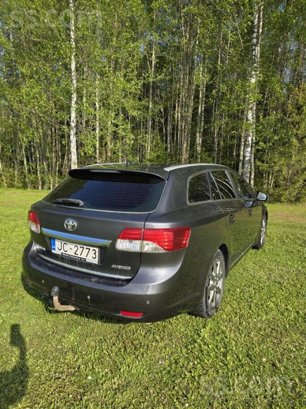 Pelēks Toyota Avensis 2013 Aizkraukle, ar dzinēja tilpumu 2.20 L un nobraukumu 280 tūkst. km par 5690 €, foto 5 vietnē AUTOMOTO.COM.LV