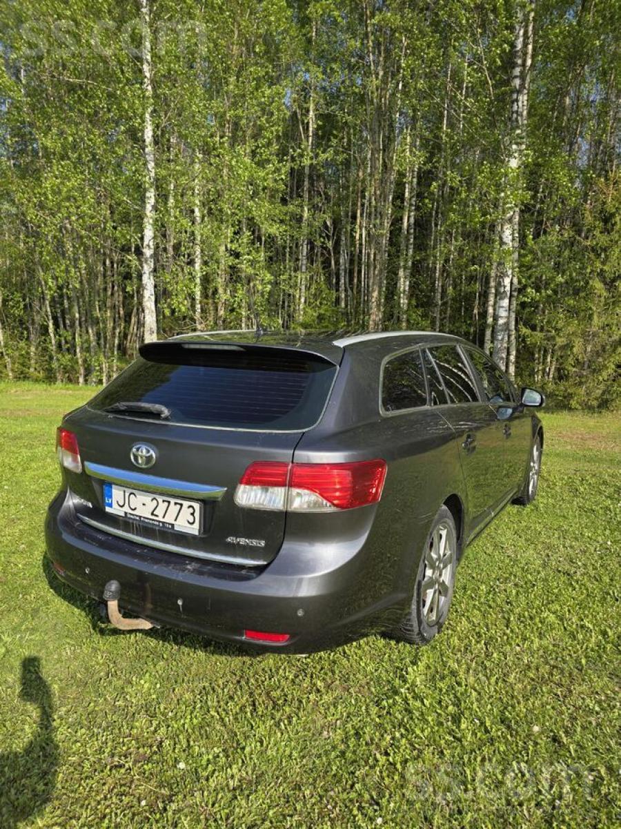 Серый Тойота Авенсис 2013 в Айзкраукле, объемом двигателя 2.20 л и пробегом 280 тыс. км за 5690 €, фото 6 на AUTOMOTO.COM.LV