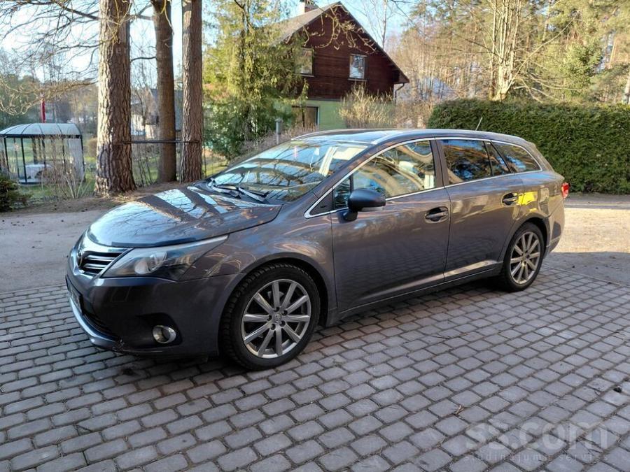 Pelēks Toyota Avensis 2013 Rīga, ar dzinēja tilpumu 2.20 L un nobraukumu 299 tūkst. km par 4850 €, foto 1 vietnē AUTOMOTO.COM.LV