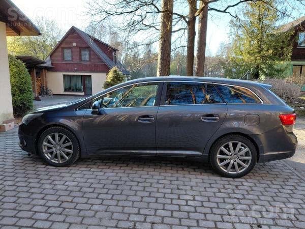 Pelēks Toyota Avensis 2013 Rīga, ar dzinēja tilpumu 2.20 L un nobraukumu 299 tūkst. km par 4850 €, foto 2 vietnē AUTOMOTO.COM.LV
