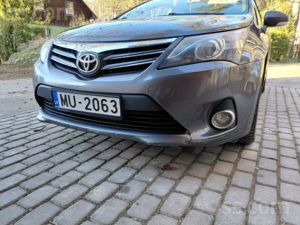 Pelēks Toyota Avensis 2013 Rīga, ar dzinēja tilpumu 2.20 L un nobraukumu 299 tūkst. km par 4850 €, foto 3 vietnē AUTOMOTO.COM.LV