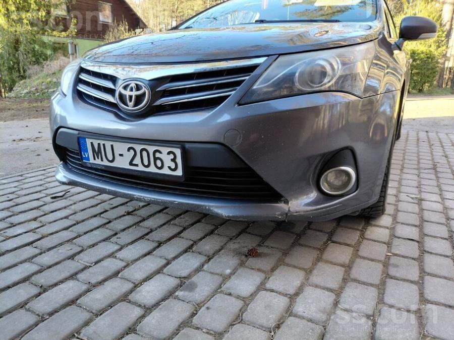 Pelēks Toyota Avensis 2013 Rīga, ar dzinēja tilpumu 2.20 L un nobraukumu 299 tūkst. km par 4850 €, foto 4 vietnē AUTOMOTO.COM.LV