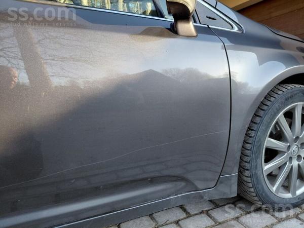 Pelēks Toyota Avensis 2013 Rīga, ar dzinēja tilpumu 2.20 L un nobraukumu 299 tūkst. km par 4850 €, foto 5 vietnē AUTOMOTO.COM.LV