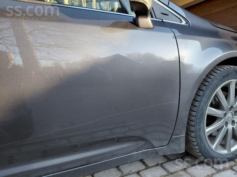 Pelēks Toyota Avensis 2013 Rīga, ar dzinēja tilpumu 2.20 L un nobraukumu 299 tūkst. km par 4850 €, foto 6 vietnē AUTOMOTO.COM.LV