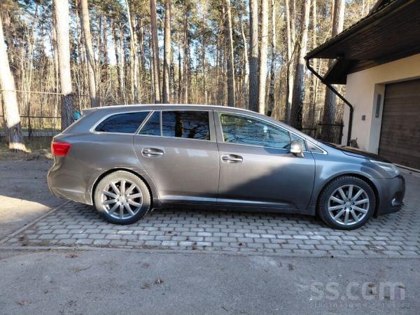 Pelēks Toyota Avensis 2013 Rīga, ar dzinēja tilpumu 2.20 L un nobraukumu 299 tūkst. km par 4850 €, foto 7 vietnē AUTOMOTO.COM.LV