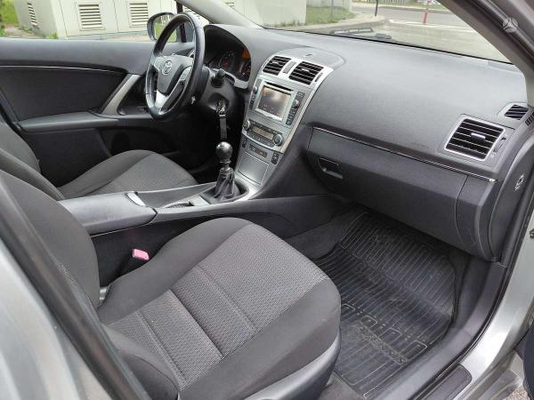 Pelēks Toyota Avensis 2013 Viļņa, ar dzinēja tilpumu 1.80 L un nobraukumu 132 tūkst. km par 7790 €, foto 4 vietnē AUTOMOTO.COM.LV