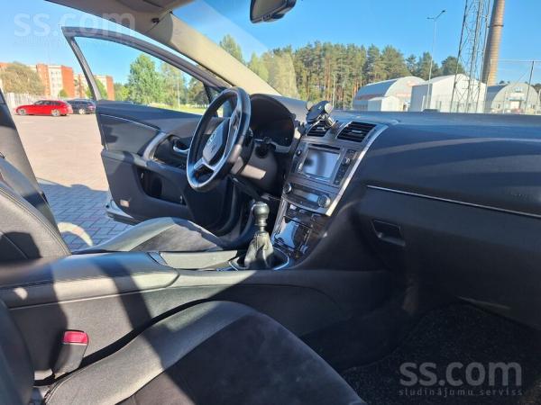 Grey Toyota Avensis 2013 in Valmiera, with an engine capacity of 2.00 L and mileage of 265 thousand km for 3950 €, photo 5 on AUTOMOTO.COM.LV