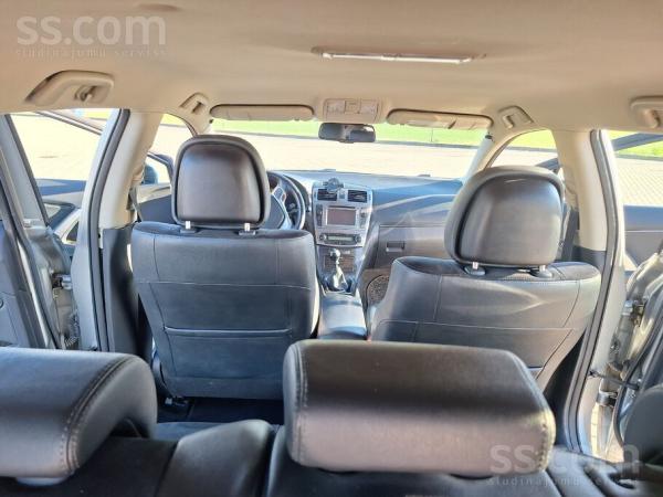 Grey Toyota Avensis 2013 in Valmiera, with an engine capacity of 2.00 L and mileage of 265 thousand km for 3950 €, photo 8 on AUTOMOTO.COM.LV