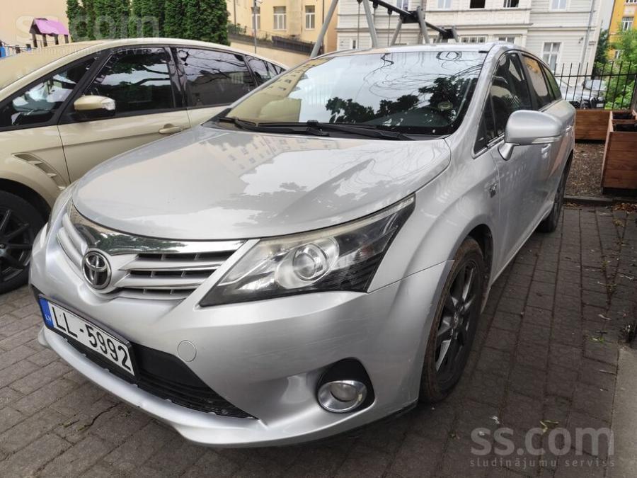 Серый Тойота Авенсис 2013 в Рига, объемом двигателя 2.20 л и пробегом 220 тыс. км за 1000 €, фото 3 на AUTOMOTO.COM.LV