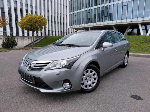 Grey Toyota Avensis 2013 in Vilnius, with an engine capacity of 1.80 L and mileage of 132 thousand km for 7777 €, photo 1 on AUTOMOTO.COM.LV