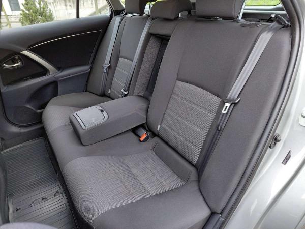 Grey Toyota Avensis 2013 in Vilnius, with an engine capacity of 1.80 L and mileage of 132 thousand km for 7777 €, photo 9 on AUTOMOTO.COM.LV