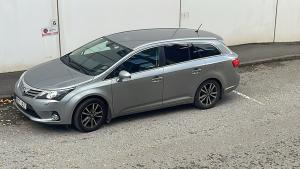 Pelēks Toyota Avensis 2013 Tallina, ar dzinēja tilpumu 0.00 L un nobraukumu 159 tūkst. km par 8000 €, foto  vietnē AUTOMOTO.COM.LV