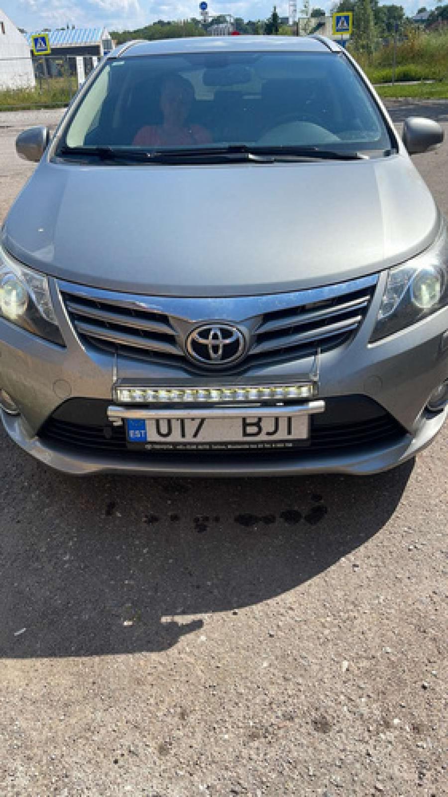 Pelēks Toyota Avensis 2013 Tallina, ar dzinēja tilpumu 0.00 L un nobraukumu 159 tūkst. km par 8000 €, foto 5 vietnē AUTOMOTO.COM.LV