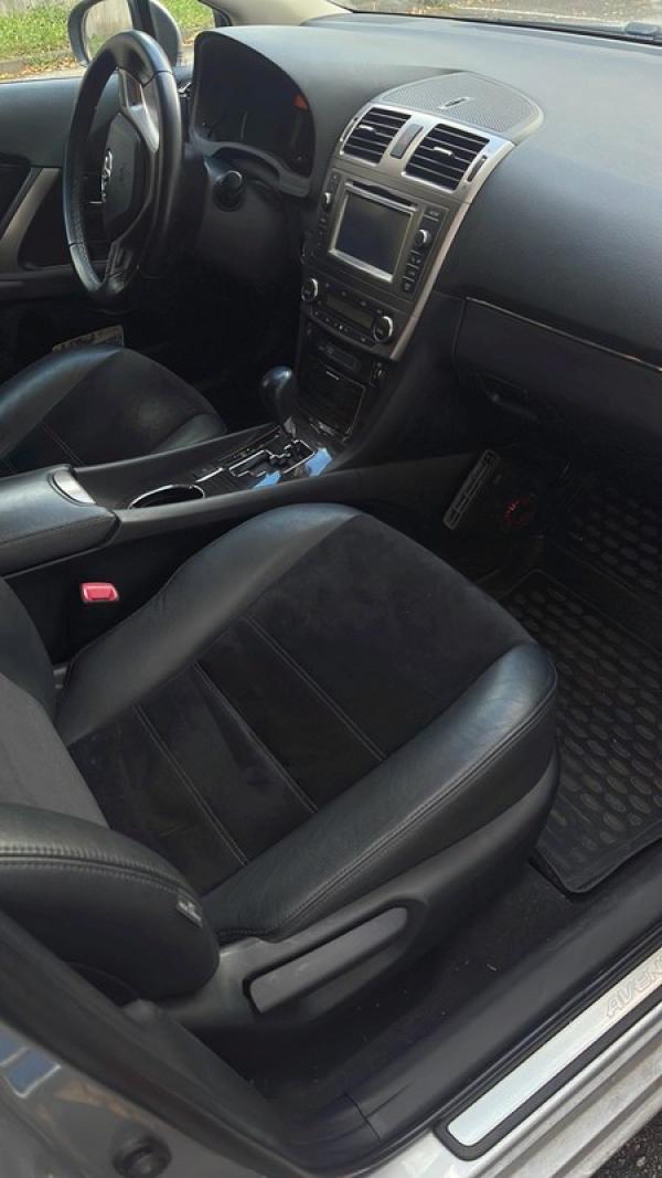 Grey Toyota Avensis 2013 in Tallinn, with an engine capacity of 0.00 L and mileage of 159 thousand km for 8000 €, photo 7 on AUTOMOTO.COM.LV