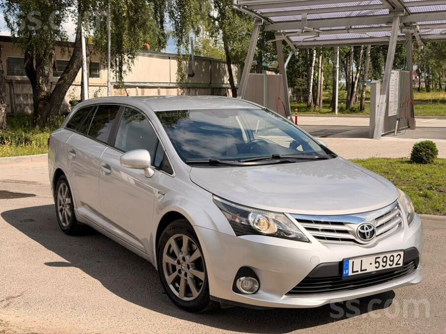 Серый Тойота Авенсис 2013 в Рига, объемом двигателя 2.20 л и пробегом 0 тыс. км за 3600 €, фото 1 на AUTOMOTO.COM.LV