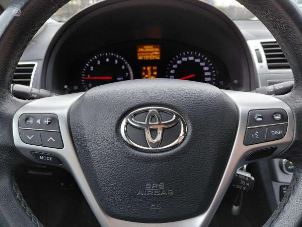 Pelēks Toyota Avensis 2013 Viļņa, ar dzinēja tilpumu 1.80 L un nobraukumu 132 tūkst. km par 7800 €, foto 8 vietnē AUTOMOTO.COM.LV