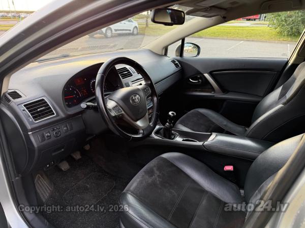Pelēks Toyota Avensis 2013 Tallina, ar dzinēja tilpumu 2.00 L un nobraukumu 264 tūkst. km par 5999 €, foto 7 vietnē AUTOMOTO.COM.LV