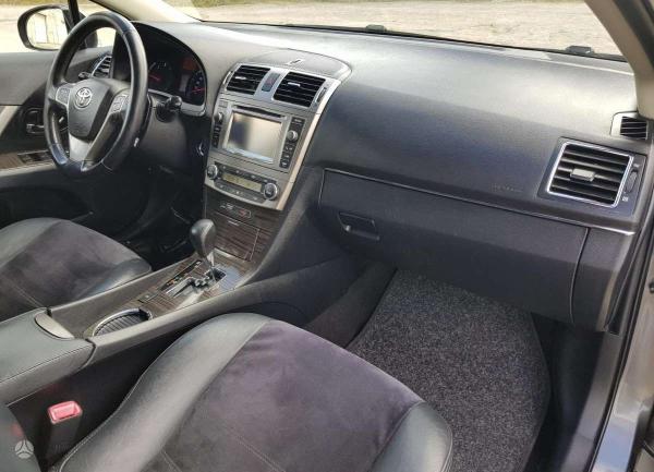 Toyota Avensis 2013 Šauļi vietnē Pelēks Toyota Avensis 2013 Šauļi, ar dzinēja tilpumu 2.23 L un nobraukumu 242 tūkst. km par 5350 €, foto 10 vietnē AUTOMOTO.COM.LV