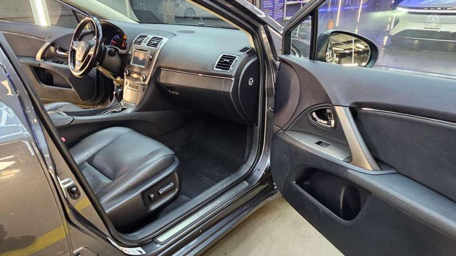 Серый Тойота Авенсис 2013 в Клайпеда, объемом двигателя 2.20 л и пробегом 320 тыс. км за 5100 €, фото 7 на AUTOMOTO.COM.LV