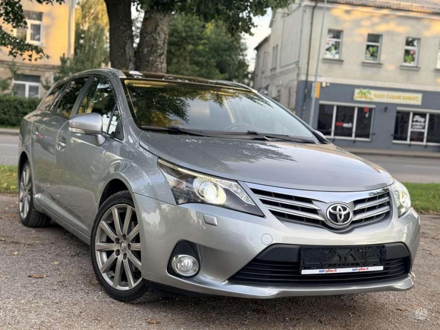 Серый Тойота Авенсис 2013 в Укмерге, объемом двигателя 1.80 л и пробегом 272 тыс. км за 6950 €, фото 1 на AUTOMOTO.COM.LV