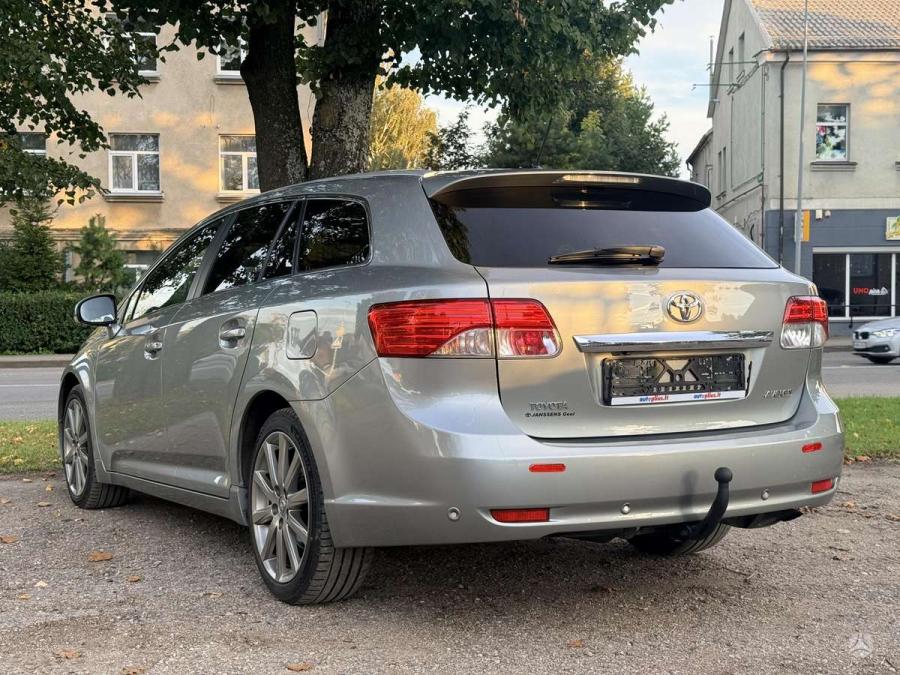 Серый Тойота Авенсис 2013 в Укмерге, объемом двигателя 1.80 л и пробегом 272 тыс. км за 6950 €, фото 6 на AUTOMOTO.COM.LV