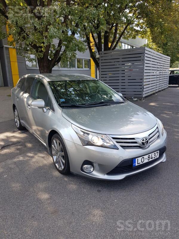 Pelēks Toyota Avensis 2014 Rīga, ar dzinēja tilpumu 2.20 L un nobraukumu 220 tūkst. km par 6500 €, foto 2 vietnē AUTOMOTO.COM.LV