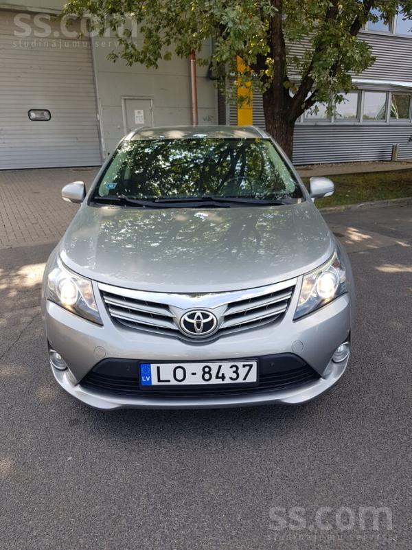 Pelēks Toyota Avensis 2014 Rīga, ar dzinēja tilpumu 2.20 L un nobraukumu 220 tūkst. km par 6500 €, foto 3 vietnē AUTOMOTO.COM.LV