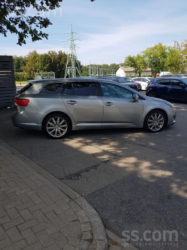 Pelēks Toyota Avensis 2014 Rīga, ar dzinēja tilpumu 2.20 L un nobraukumu 220 tūkst. km par 6500 €, foto 8 vietnē AUTOMOTO.COM.LV