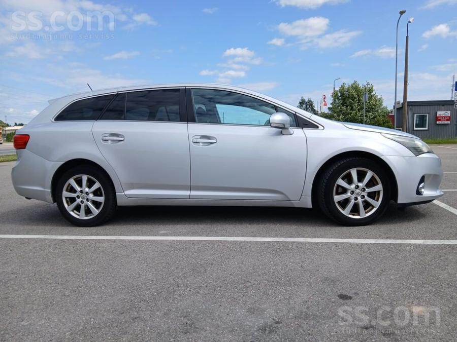 Grey Toyota Avensis 2014 in Saldus, with an engine capacity of 2.20 L and mileage of 244 thousand km for 6300 €, photo 3 on AUTOMOTO.COM.LV