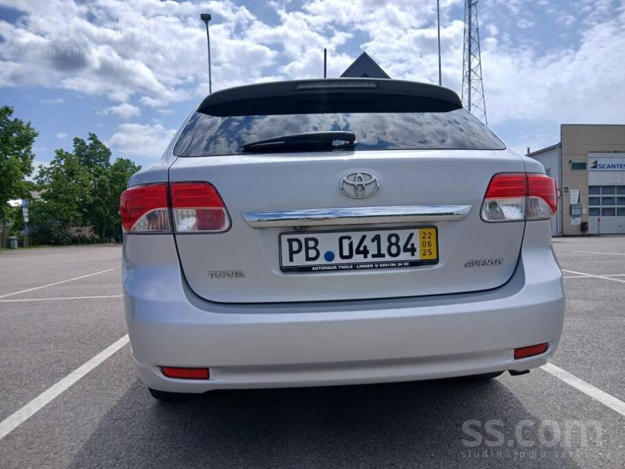 Grey Toyota Avensis 2014 in Saldus, with an engine capacity of 2.20 L and mileage of 244 thousand km for 6300 €, photo 5 on AUTOMOTO.COM.LV
