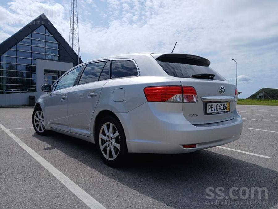 Grey Toyota Avensis 2014 in Saldus, with an engine capacity of 2.20 L and mileage of 244 thousand km for 6300 €, photo 6 on AUTOMOTO.COM.LV