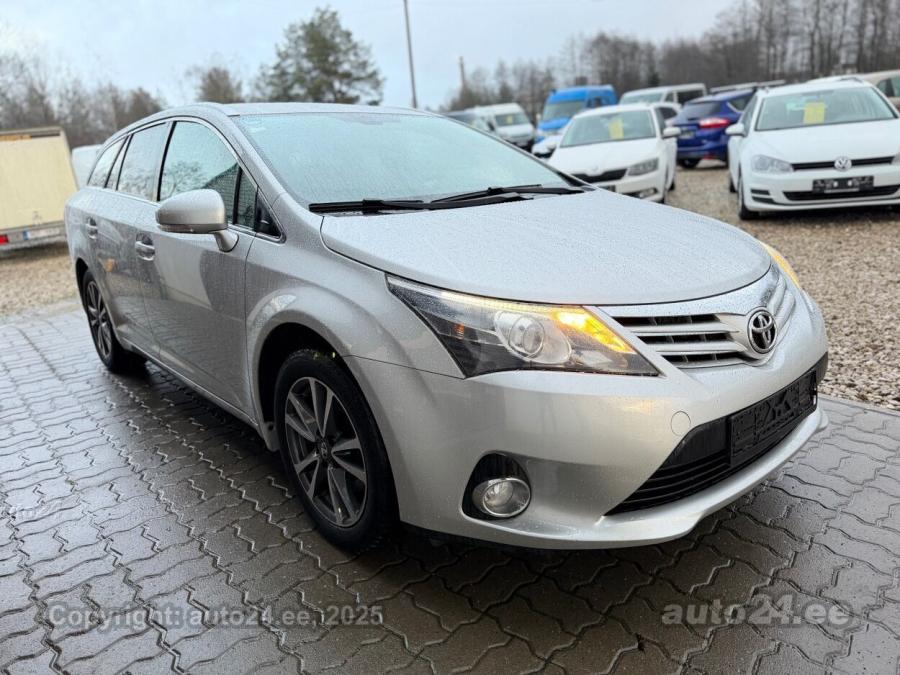 Pelēks Toyota Avensis 2014 Veru, ar dzinēja tilpumu 2.20 L un nobraukumu 279 tūkst. km par 6490 €, foto 3 vietnē AUTOMOTO.COM.LV