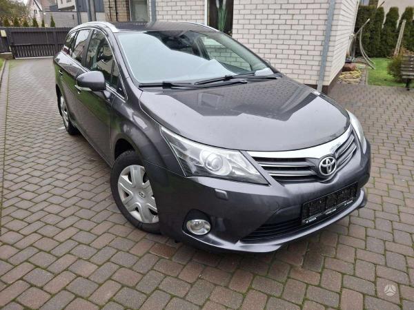 Pelēks Toyota Avensis 2014 Kauņa, ar dzinēja tilpumu 2.00 L un nobraukumu 248 tūkst. km par 5150 €, foto 1 vietnē AUTOMOTO.COM.LV