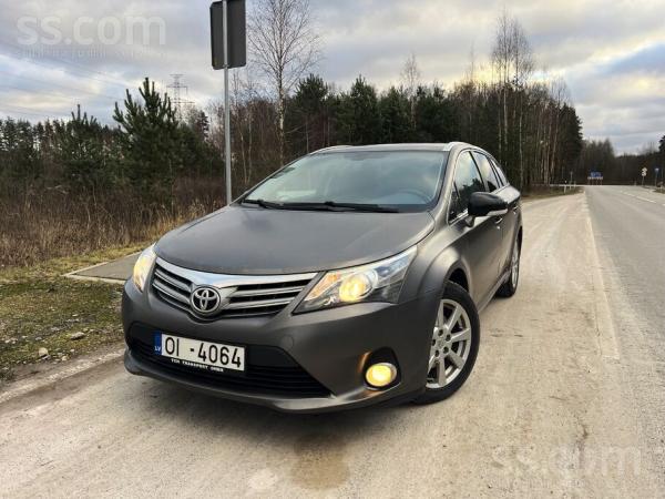 Pelēks Toyota Avensis 2014 Rīga, ar dzinēja tilpumu 2.20 L un nobraukumu 219 tūkst. km par 6200 €, foto 1 vietnē AUTOMOTO.COM.LV