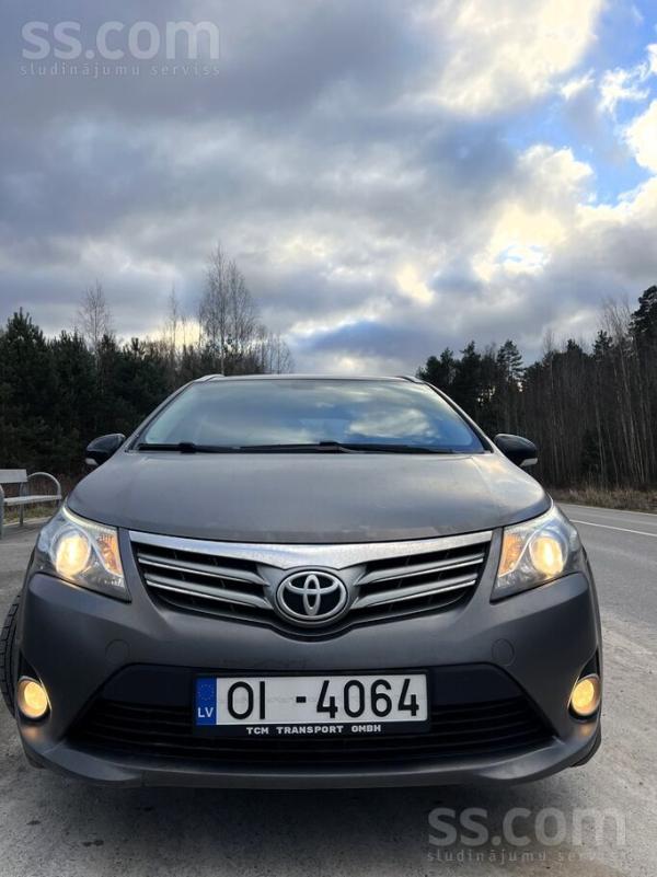 Pelēks Toyota Avensis 2014 Rīga, ar dzinēja tilpumu 2.20 L un nobraukumu 219 tūkst. km par 6200 €, foto 2 vietnē AUTOMOTO.COM.LV