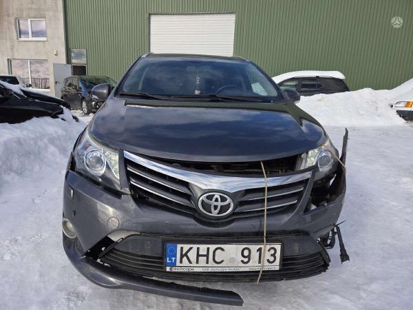 Pelēks Toyota Avensis 2014 Šauļi, ar dzinēja tilpumu 2.23 L un nobraukumu 241 tūkst. km par 2780 €, foto 2 vietnē AUTOMOTO.COM.LV