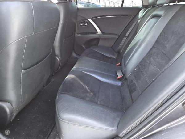 Pelēks Toyota Avensis 2014 Šauļi, ar dzinēja tilpumu 2.23 L un nobraukumu 241 tūkst. km par 2780 €, foto 11 vietnē AUTOMOTO.COM.LV