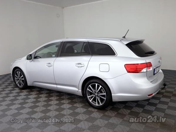 Pelēks Toyota Avensis 2014 Tallina, ar dzinēja tilpumu 2.20 L un nobraukumu 333 tūkst. km par 3999 €, foto 4 vietnē AUTOMOTO.COM.LV