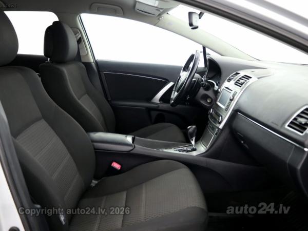 Pelēks Toyota Avensis 2014 Tallina, ar dzinēja tilpumu 2.20 L un nobraukumu 333 tūkst. km par 3999 €, foto 6 vietnē AUTOMOTO.COM.LV