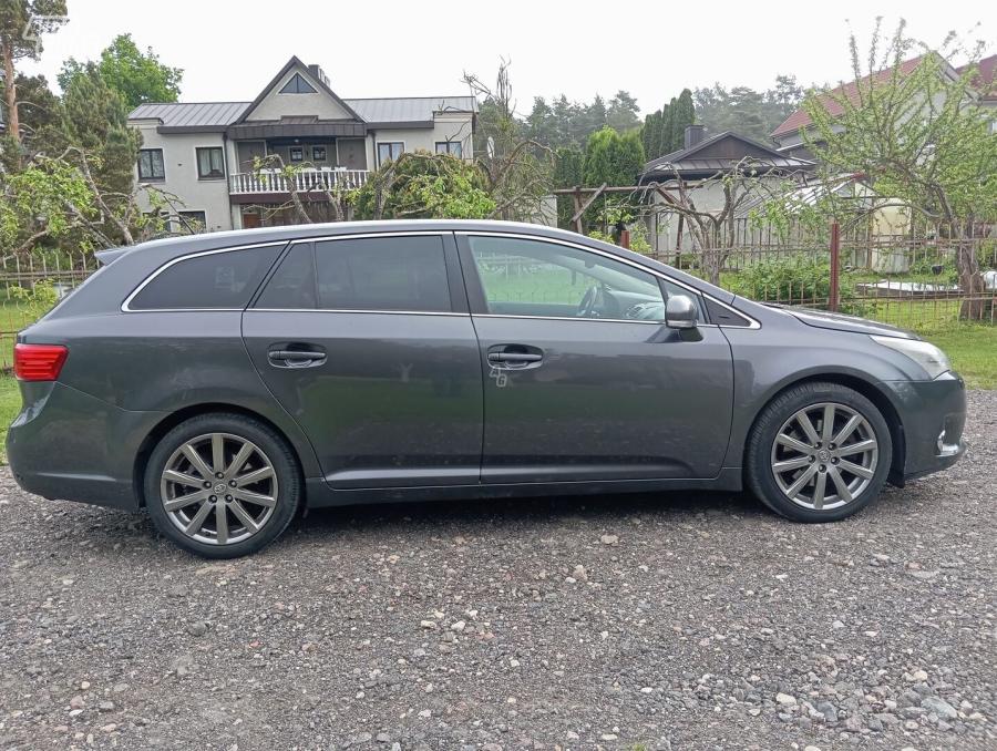 Grey Toyota Avensis 2014 in Ukmerge, with an engine capacity of 2.20 L and mileage of 219 thousand km for 5800 €, photo 8 on AUTOMOTO.COM.LV