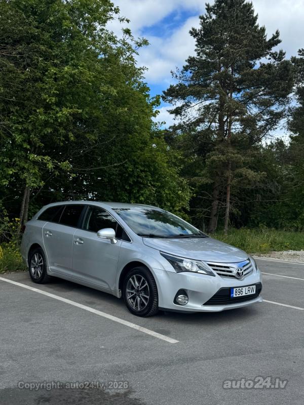 Pelēks Toyota Avensis 2014 Tallina, ar dzinēja tilpumu 2.00 L un nobraukumu 294 tūkst. km par 6790 €, foto 3 vietnē AUTOMOTO.COM.LV