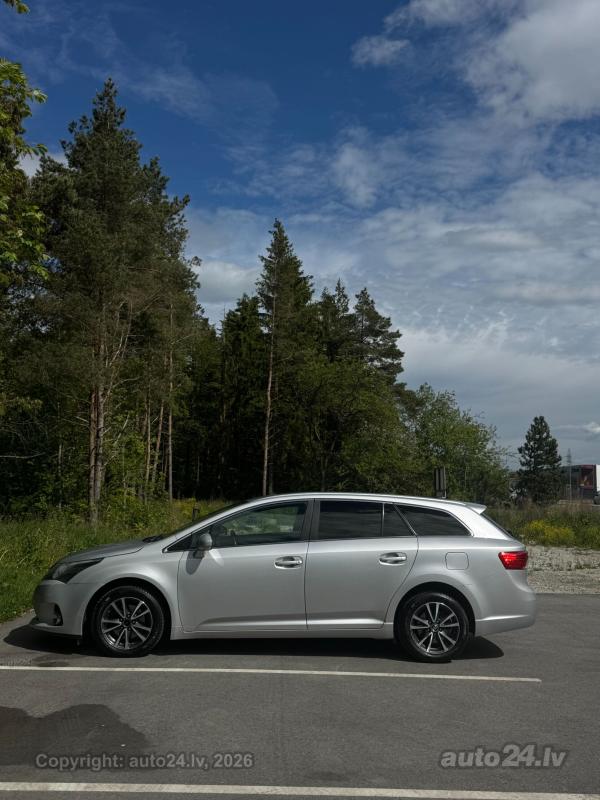 Pelēks Toyota Avensis 2014 Tallina, ar dzinēja tilpumu 2.00 L un nobraukumu 294 tūkst. km par 6790 €, foto 4 vietnē AUTOMOTO.COM.LV