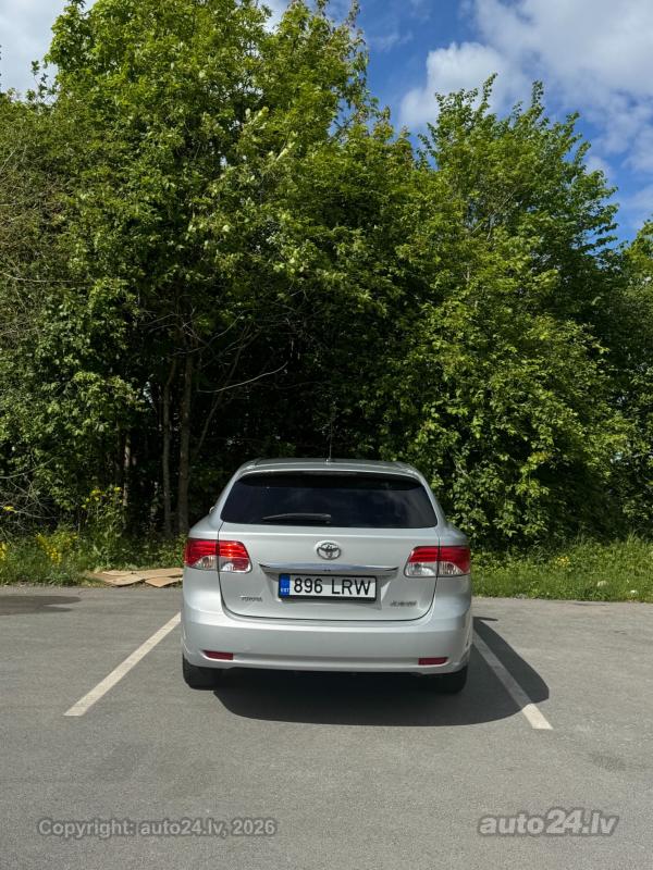 Pelēks Toyota Avensis 2014 Tallina, ar dzinēja tilpumu 2.00 L un nobraukumu 294 tūkst. km par 6790 €, foto 6 vietnē AUTOMOTO.COM.LV