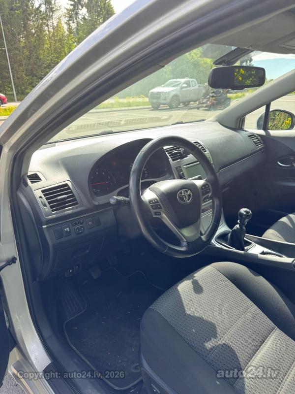 Pelēks Toyota Avensis 2014 Tallina, ar dzinēja tilpumu 2.00 L un nobraukumu 294 tūkst. km par 6790 €, foto 10 vietnē AUTOMOTO.COM.LV