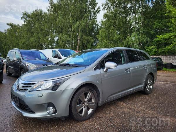 Серый Тойота Авенсис 2014 в Рига, объемом двигателя 2.00 л и пробегом 0 тыс. км за 5990 €, фото 1 на AUTOMOTO.COM.LV
