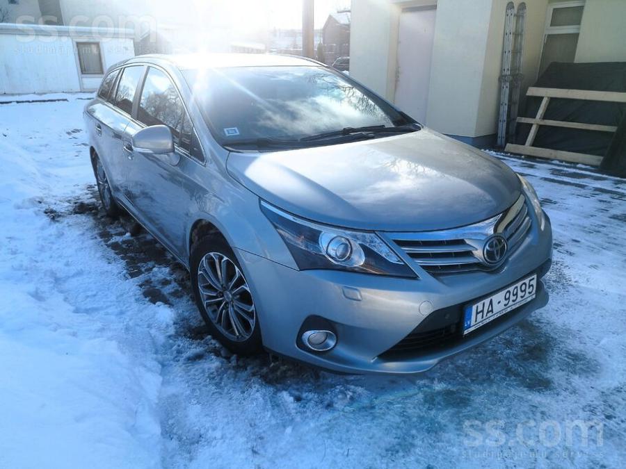 Pelēks Toyota Avensis 2014 Rīga, ar dzinēja tilpumu 1.80 L un nobraukumu 160 tūkst. km par 10500 €, foto 1 vietnē AUTOMOTO.COM.LV
