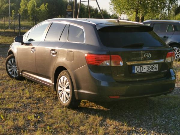 Pelēks Toyota Avensis 2014 Rīga, ar dzinēja tilpumu 2.00 L un nobraukumu 225 tūkst. km par 6200 €, foto 2 vietnē AUTOMOTO.COM.LV