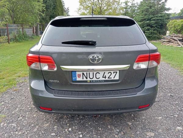 Grey Toyota Avensis 2014 in Ukmerge, with an engine capacity of 2.23 L and mileage of 219 thousand km for 5600 €, photo 6 on AUTOMOTO.COM.LV