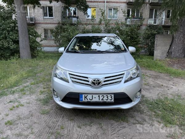 Grey Toyota Avensis 2014 in Riga, with an engine capacity of 2.00 L and mileage of 202 thousand km for 6500 €, photo 2 on AUTOMOTO.COM.LV