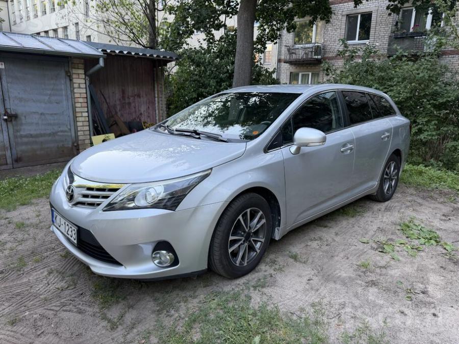Pelēks Toyota Avensis 2014 Rīga, ar dzinēja tilpumu 2.00 L un nobraukumu 202 tūkst. km par 6500 €, foto 4 vietnē AUTOMOTO.COM.LV